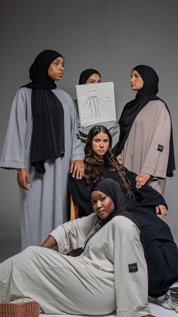 EYNAA PARIS : Élégance Minimaliste en Hijab & Abaya Femme